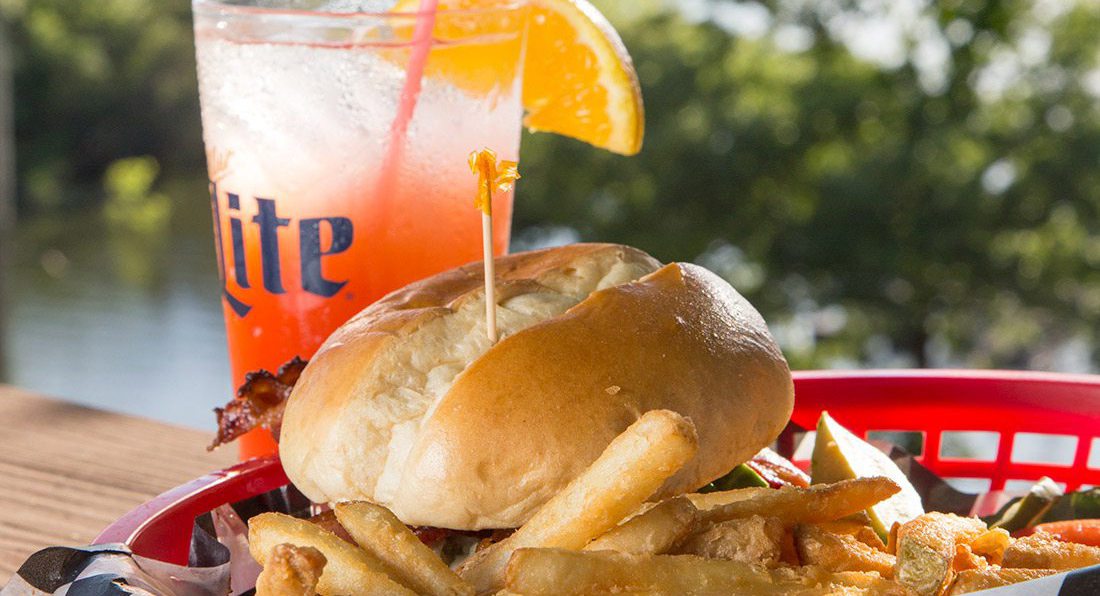 5 Best Places to Eat on the Lake